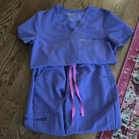 Figs | Tops | Womens Fig Set No Stains Holes Or Tears Only Worn 2x ...